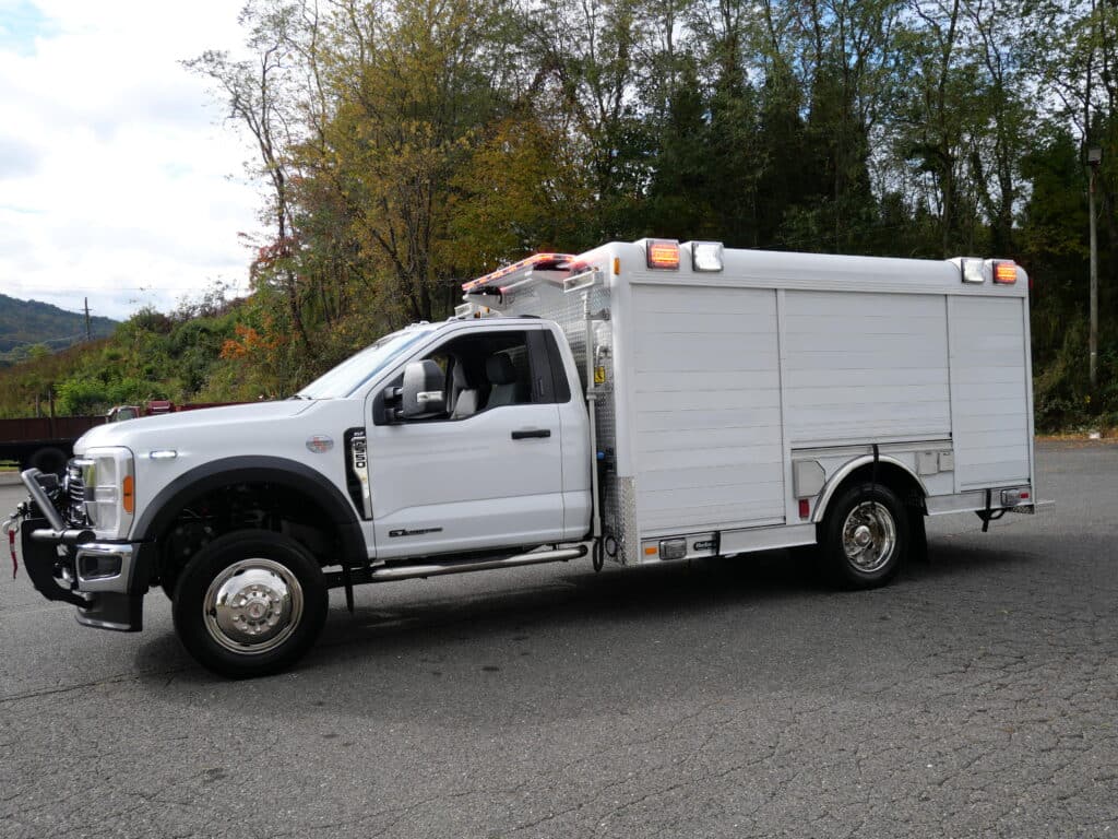 * Delivery Photos * New 2023 Ford F550 4×4 6.7L With Remounted Hackeny ...